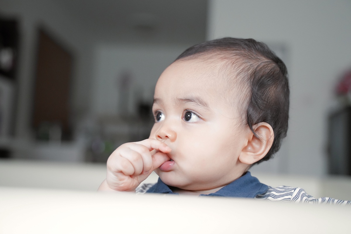 Stop Thumb Sucking and Nail Biting Habits in Babies & Kids